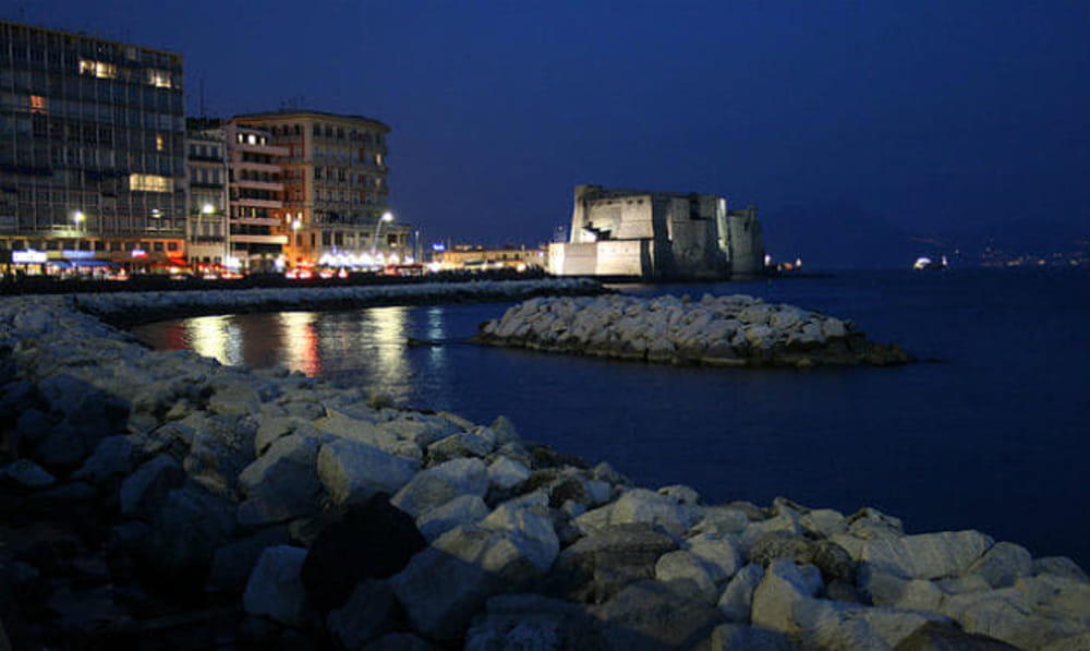VIDEO - Cosa fare a Napoli di sera: le tappe per la notte in città ...