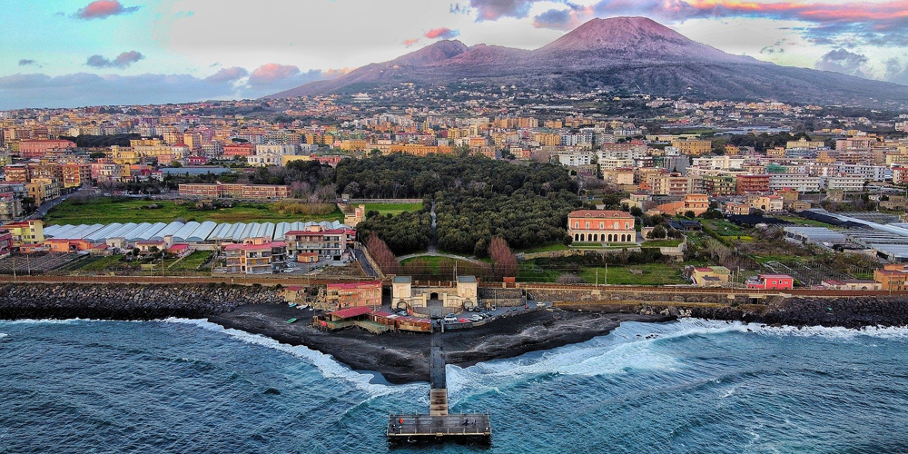 La geografia di Napoli, dal Vesuvio agli scavi di Pompei: Napoli est ...