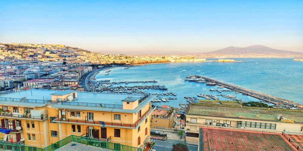La storia de 'O Munaciello: lo spiritello della beneficenza a Napoli ...
