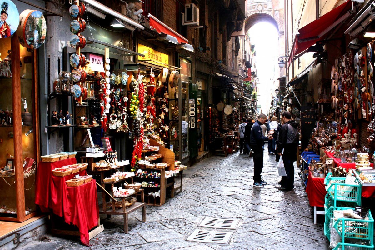 Discovering the historic centre of Naples: what to see and where to ...