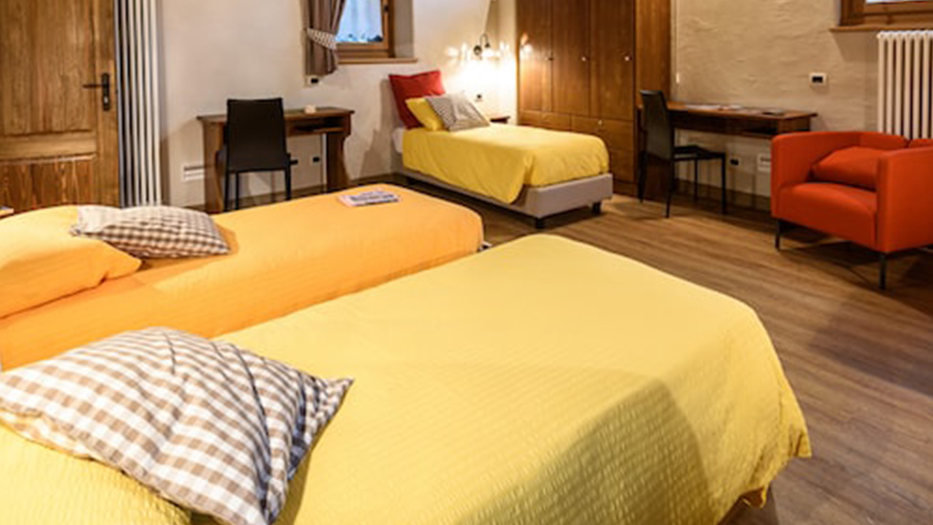Best Hostels in Naples close to the central station in Naples according ...