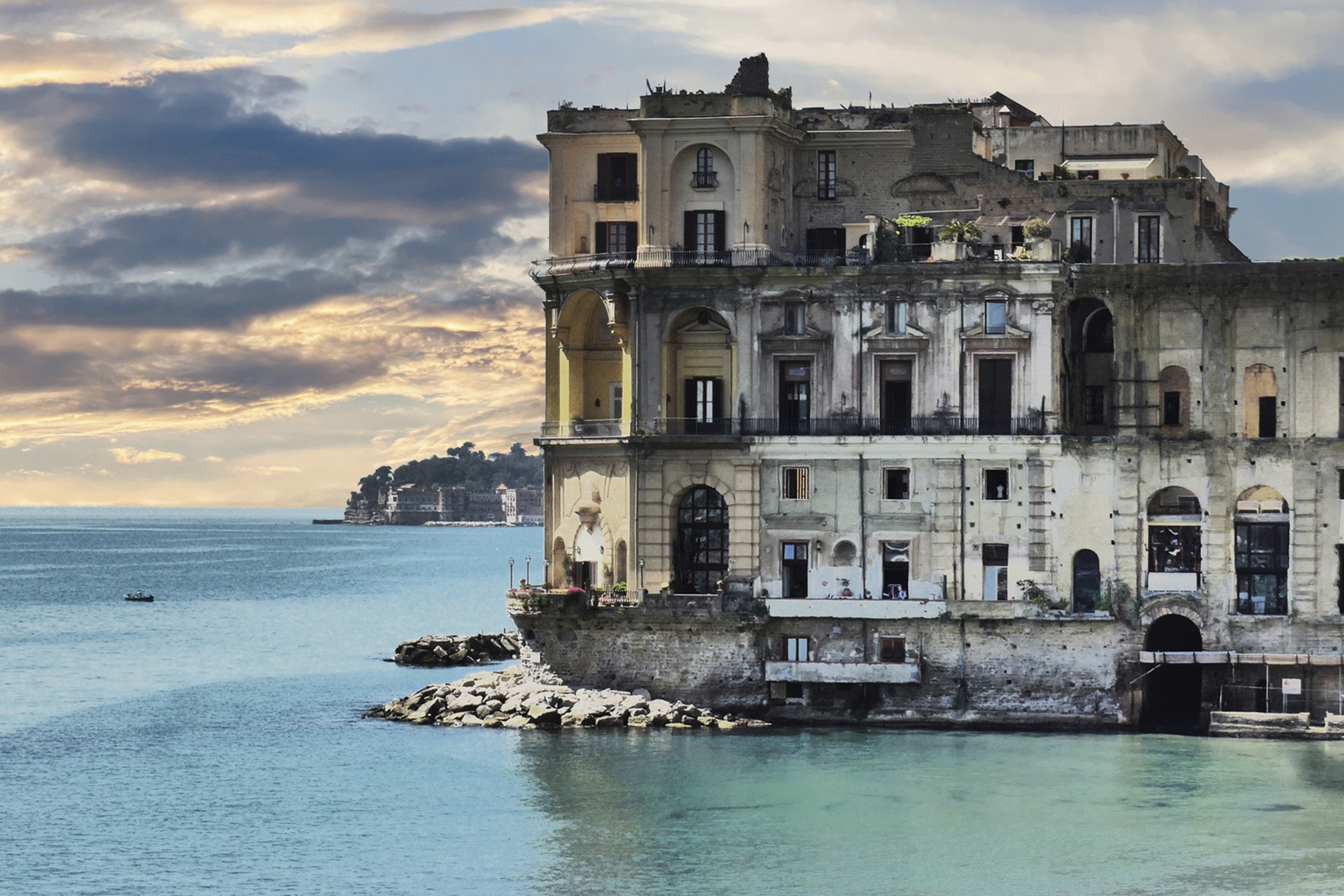 Discover Naples through news, facts and curiosities