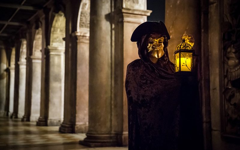 The Venetian Còdega: when lighting streets was a profession ...